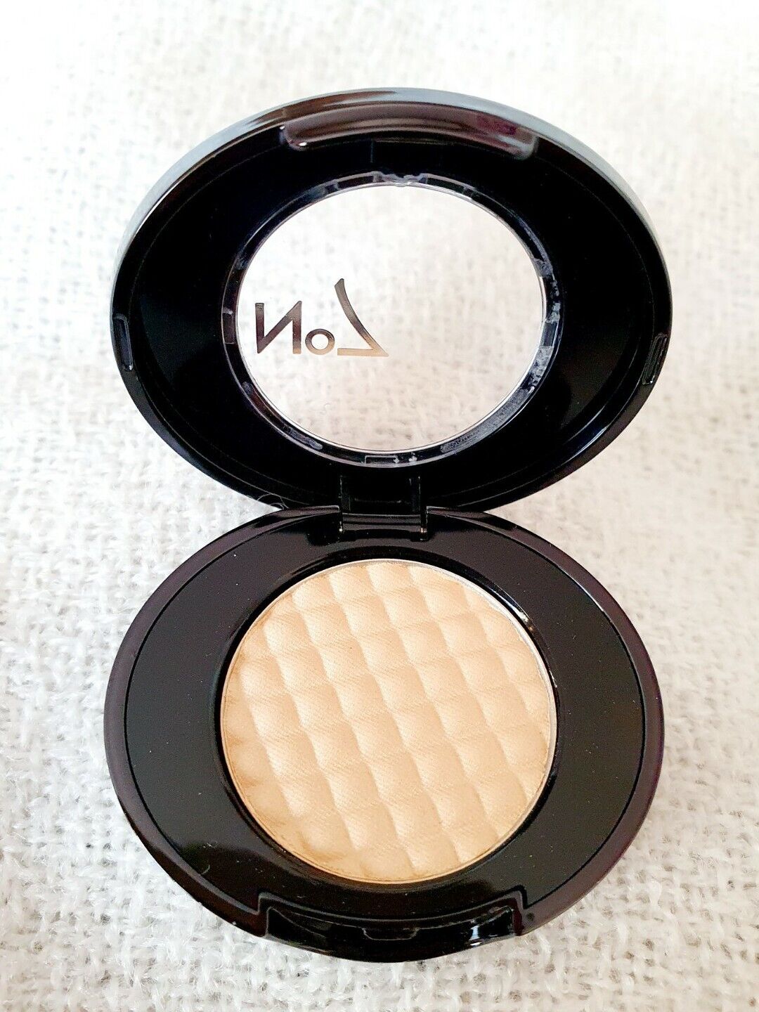 No7 Stay Perfect Eye Shadow Starry Lights – Casper Cosmetics